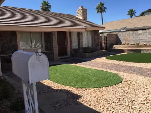 Charming 3 Bed, 2 Bath Single Family Home in Las Vegas Avail.
