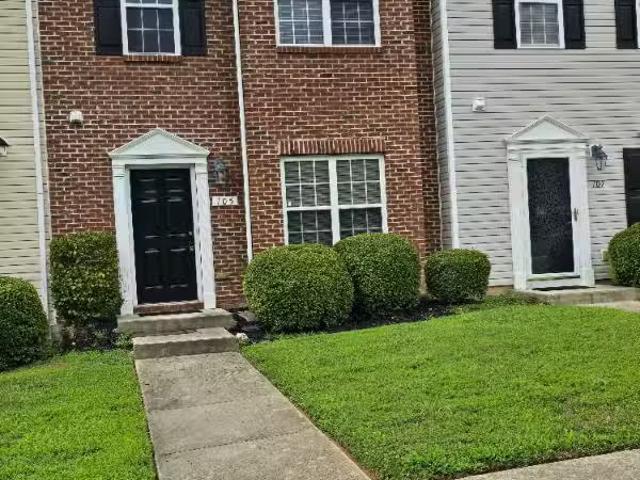 Charming 3 Bed Townhouse in Greensboro 2.5 Bath $1625/mo Av.