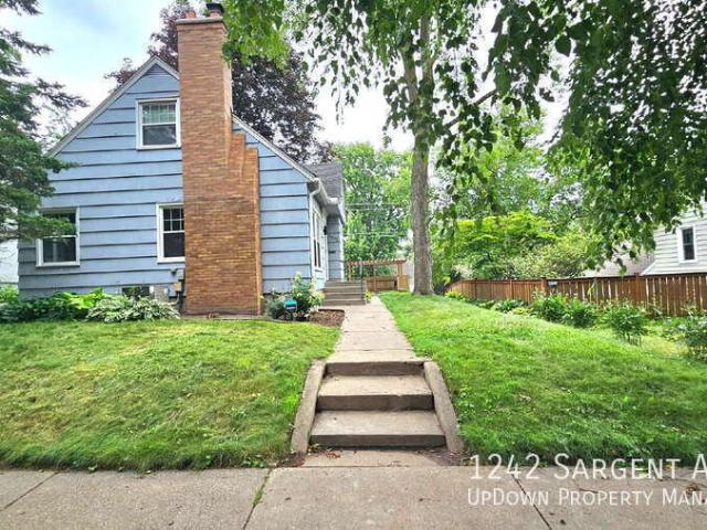 Charming 3 Bed Home in Saint Paul Cozy 1,385 Sq. Ft. Retreat!