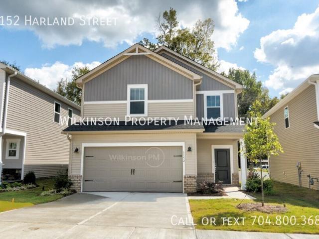 Charming 3 Bed Home with 2.5 Baths in the Heart of Charlotte