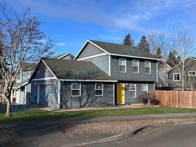 Charming 3 Bed Oasis with 2.5 Baths in Sandy, OR 1215 Sq Ft of Cozy Living!