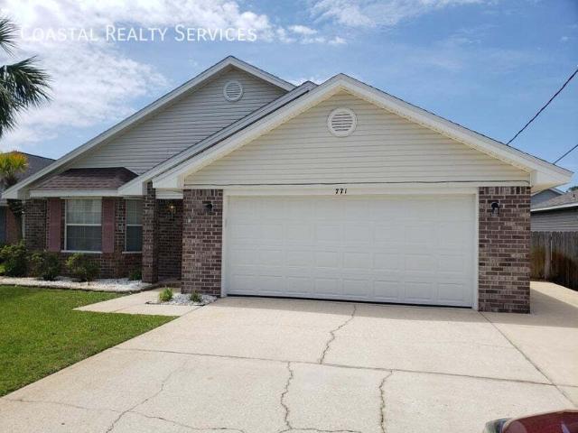 Charming 3 Bed Oasis with 2 Baths on Pearl Sand Dr in Mary Esther!