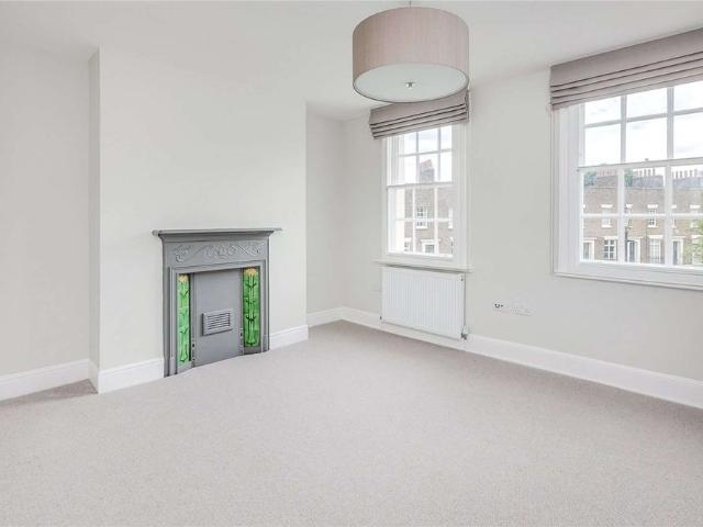 Charming 3 bed period house, with private garden