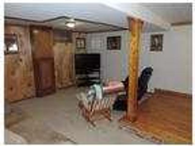 Charming 3 bedroom, 1 1/2 bathroom home!
