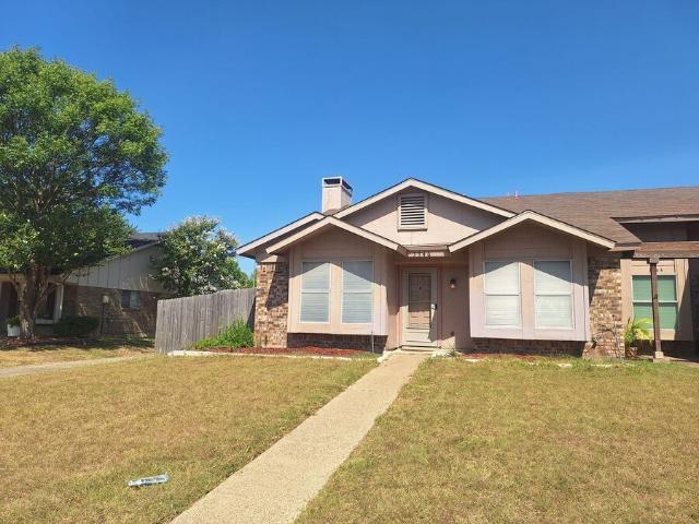Charming 3 bedroom, 2 bath home in Garland!