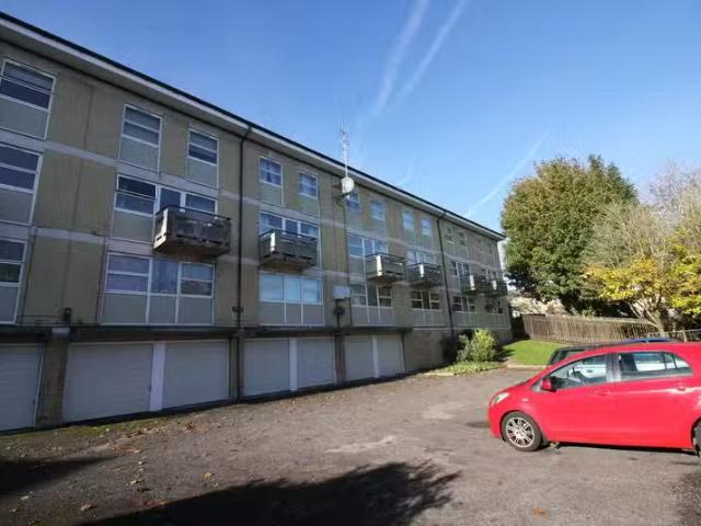Just in! 3 bedroom apartment for rent in Midsummer Buildings.