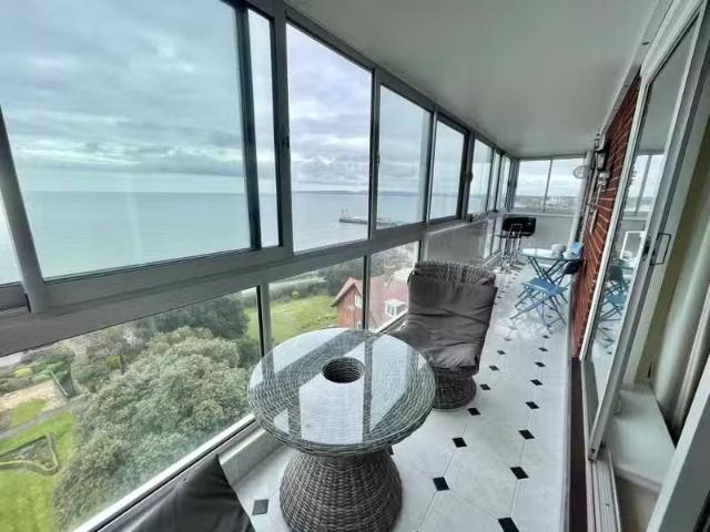New 3 bedroom apartment for rent in Hinton Wood 6 month tena.