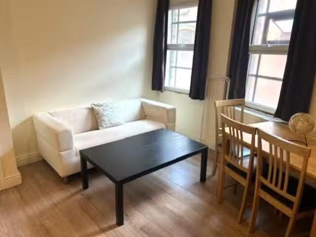 Rental! 3 bedroom ground floor flat for rent in 1a Bond Street.