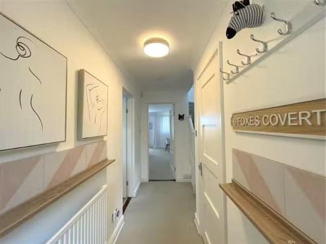 Cozy 3 bedroom detached house for rent in Beachy Head Road, Ea.