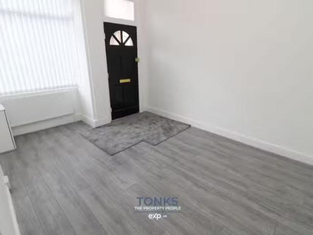 Cozy 3 bedroom end of terrace house for rent in Talbot Street.