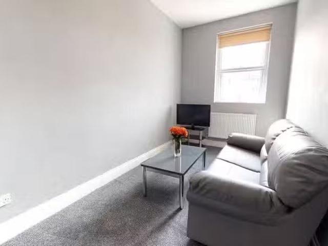 Cozy 3 bedroom Flat to rent, Greenbank Terrace, Greenbank, PL4.