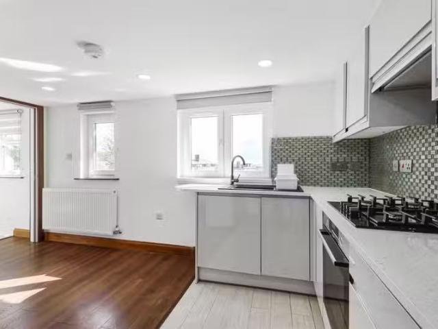 For Rent! 3+ bedroom flatapartment, maisonette to rent in Oak.