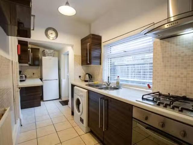 Cheap 3 bedroom house for rent in Gleave Road, Selly Oak, Birm.