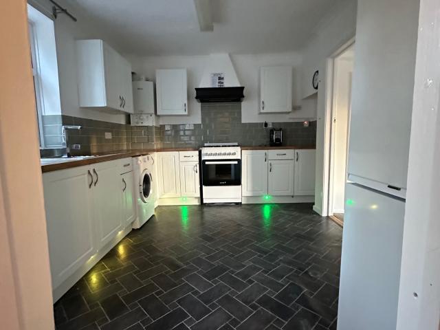 Charming 3 bedroom house in cal de sac road with off road parking