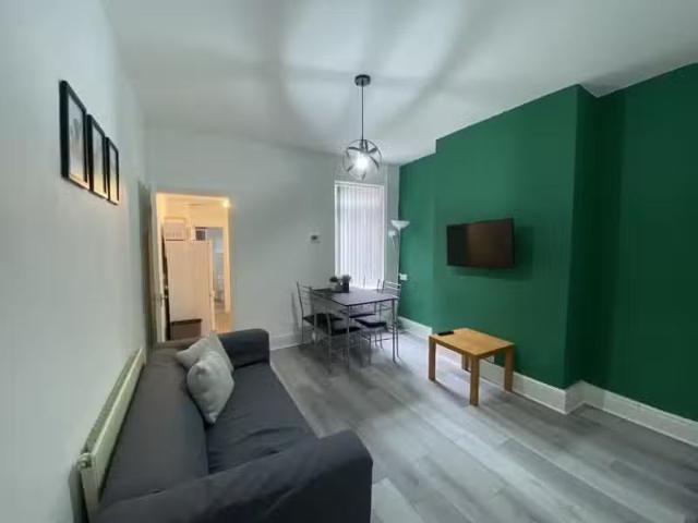 Nice 3 bedroom house share for rent in Heeley Road D, Selly.