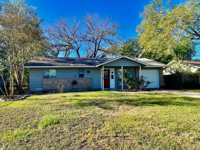 Charming 3 Bedroom Home w/ 1 Car Garage and Large Fenced Yard!