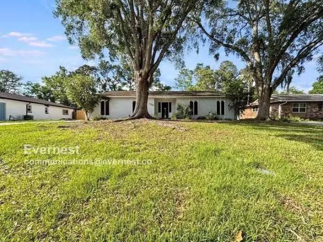 Charming 3 Bedroom Home with Modern Comforts and Spacious Yard.