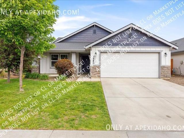 Charming 3 Bedroom Home with Granite Kitchen & Fenced Yard – Nampa