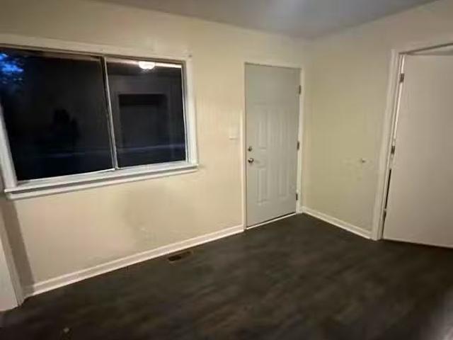 Charming 3 Bedroom Home with Spacious Yard in Established Neig.