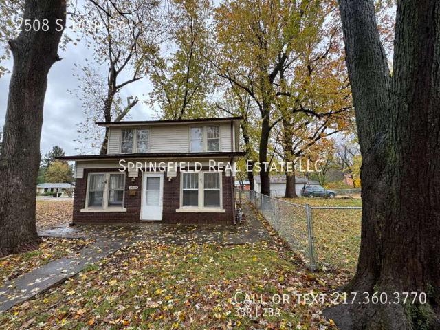 Charming 3 Bedroom Home with 2 Baths and Spacious Living at 2508 S 14th St, Springfield!