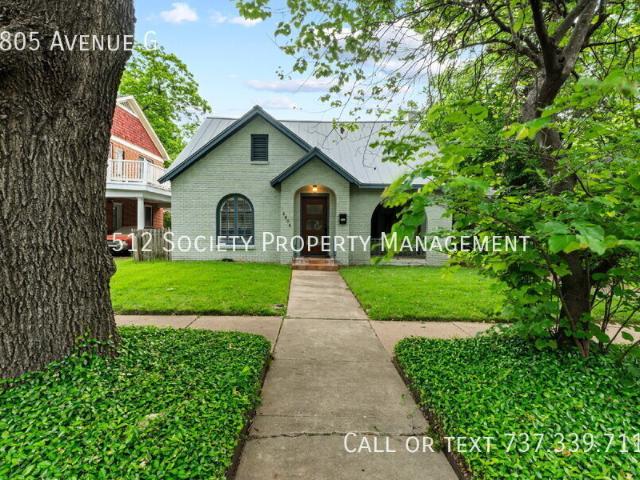Charming 3 Bedroom Home with 2 Full Baths in Central Austin – Spacious 1882 Sq Ft Living!