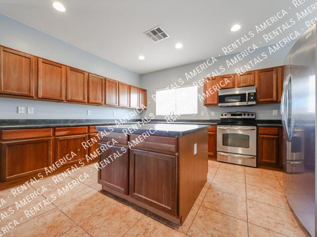 Charming 3 Bedroom Home for Rent in Maricopa!