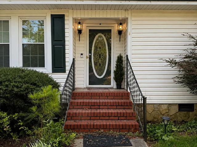 Charming 3 Bedroom Home for Rent in Palmetto, GA! Welcome home! This spacious 3 bedroom, 3.5 bathroom home offers plenty of room to spread out while still feeling warm and comfortable.