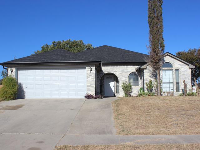 Charming 3 Bedroom Home in Jamesway Addition – Available Now!