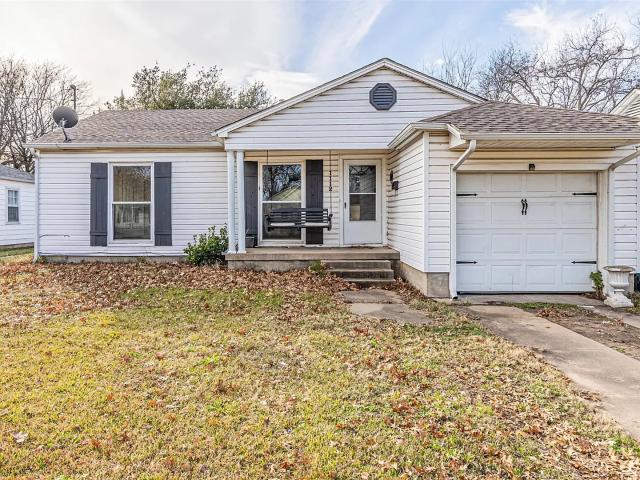 Charming 3 Bedroom Home in Sherman Available NOW!
