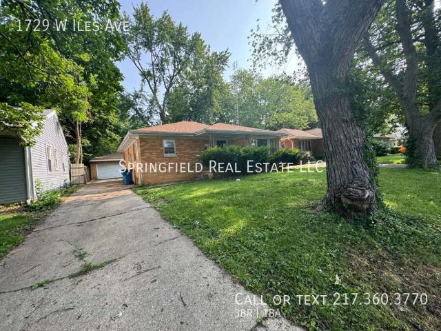 Charming 3 Bedroom Haven in Springfield – Cozy Living at 1729 W Iles Ave!