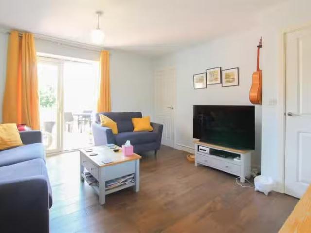 Cozy 3 bedroom link detached house for rent in Clutton Road, S.