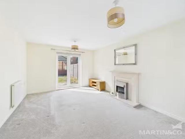 Charming 3 bedroom link detached house for rent in Olliver Acr.