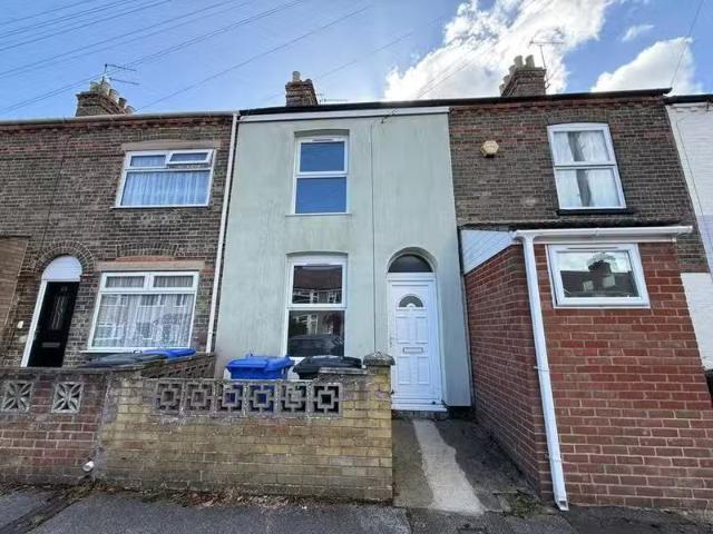 Unique 3 bedroom Mid Terrace House to rent, Kimberley Road, Lo.