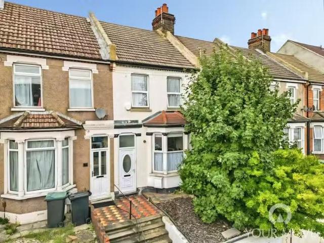 Cozy 3 bedroom Mid Terrace House to rent, Old Road West, Grave.