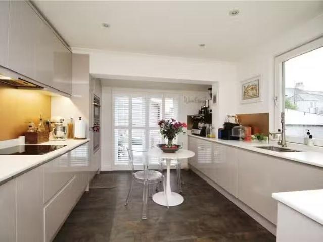 Cozy 3 bedroom Mid Terrace House to rent, Stangray Avenue, Ply.