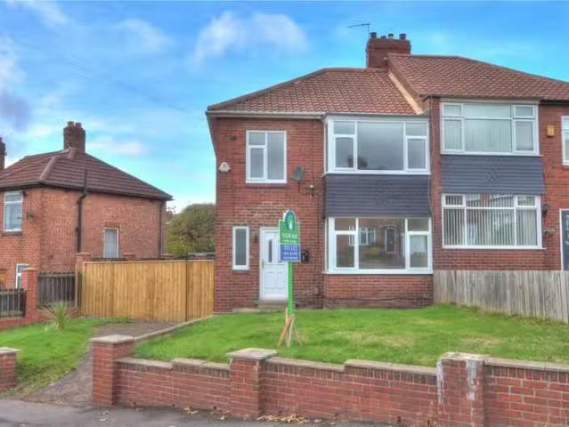 Rental! 3 bedroom Semi Detached House to rent, Hillside Avenue.
