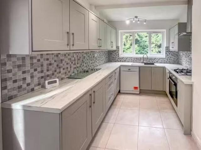 Nice 3 bedroom semi detached house for rent in Wheats Avenue.