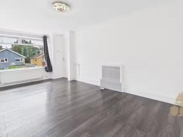 Nice 3 bedroom semi detached house for rent in Booth Avenue, C.