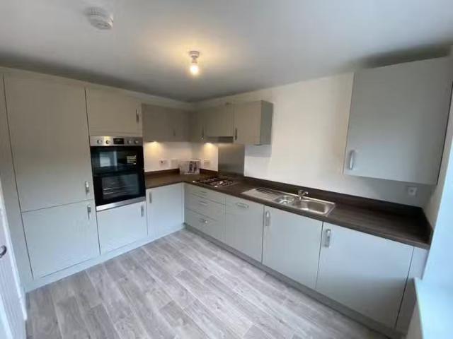 Just in! 3 bedroom semi detached house for rent in Carmelite C.
