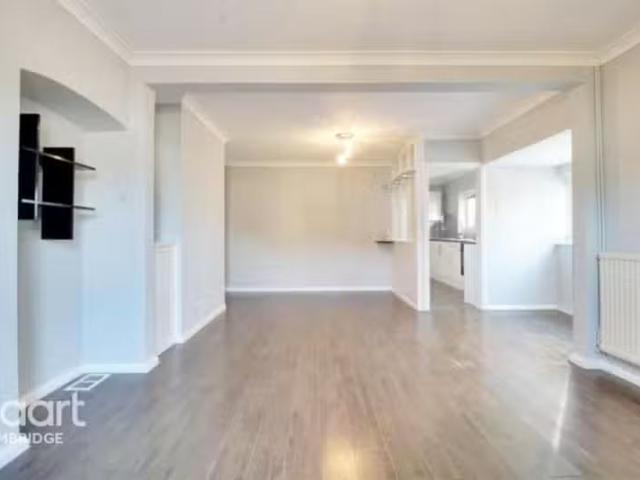Cheap 3 bedroom semi detached house for rent in Coldhams Lane.