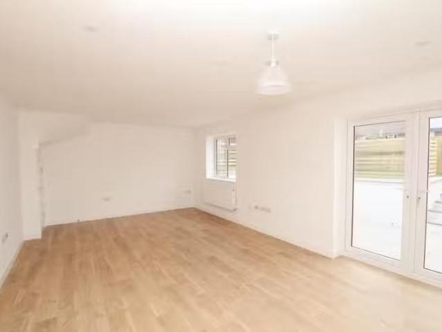 New 3 bedroom semi detached house for rent in Hollis Avenue.