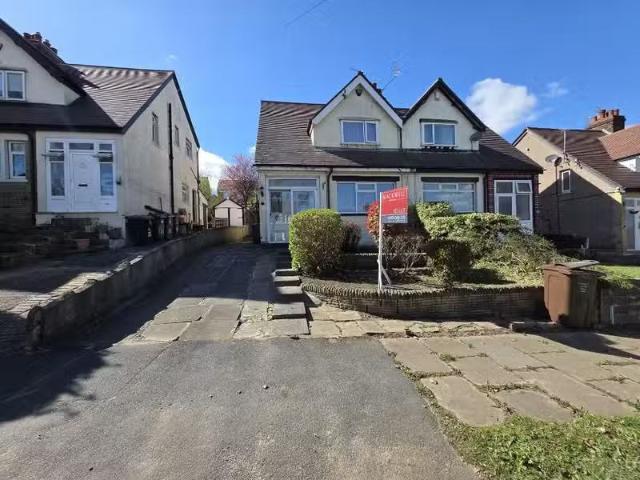 Cheap 3 bedroom semi detached house for rent in Rooley Crescen.
