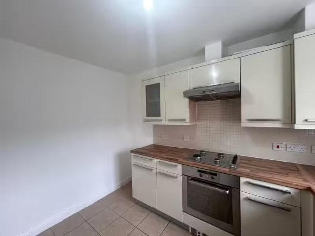 Charming 3 bedroom semi detached house for rent in Stag Road.