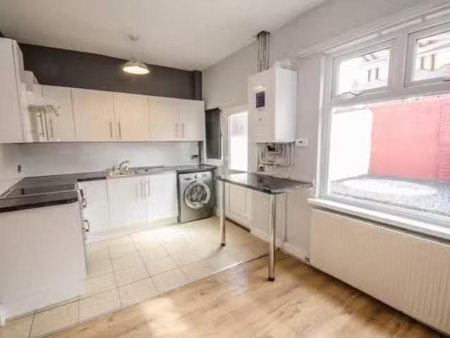 Unique 3 bedroom terraced house for rent in 21 Lime Street, El.