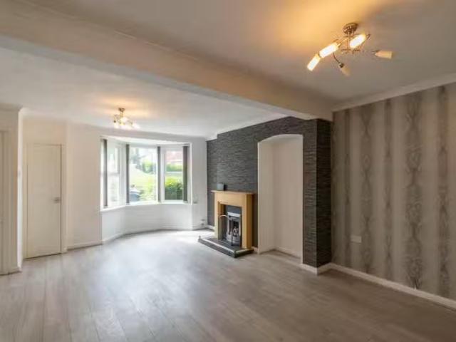 Just in! 3 bedroom terraced house for rent in Colworth Road, N.