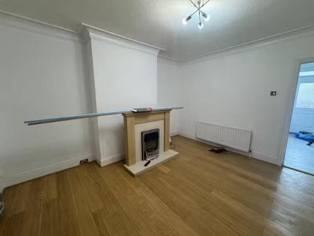 Cheap 3 bedroom terraced house for rent in Carr Bottom Avenue.