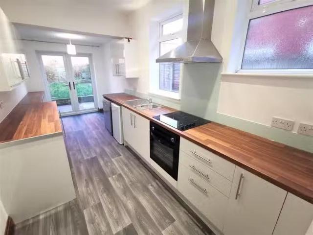 Cheap 3 bedroom terraced house for rent in Blythswood Road, Ty.
