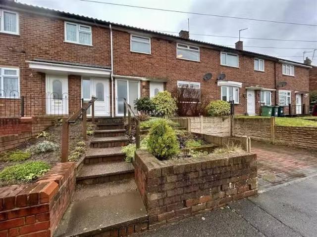 Cheap 3 bedroom terraced house for rent in Harvington Road, Ol.