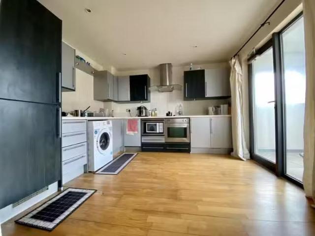 Cheap 3 bedroom terraced house for rent in Landmark Place, Car.