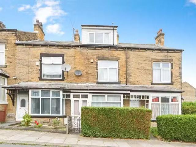 Charming 3 bedroom terraced house for rent in Norwood Terrace.